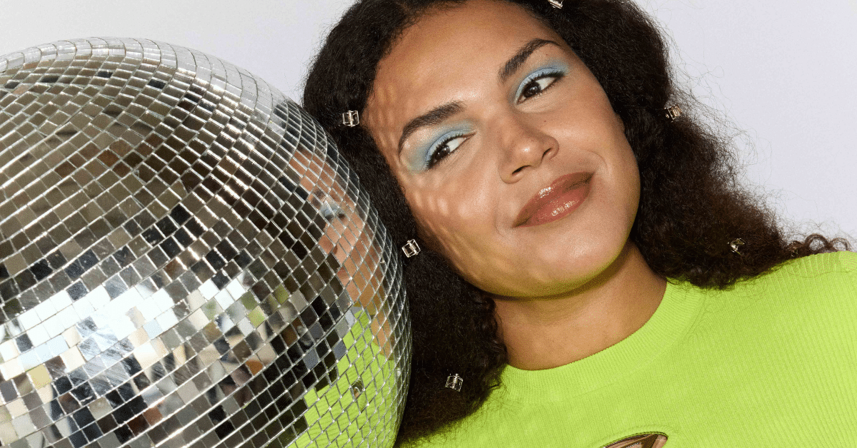 Bibi Seck, la DJ belge qui va nous faire danser tout l'été - Marie ...