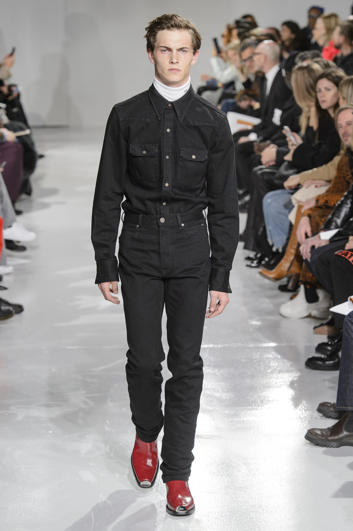 Raf Simons presenteert zijn eerste collectie voor Calvin Klein - Marie ...